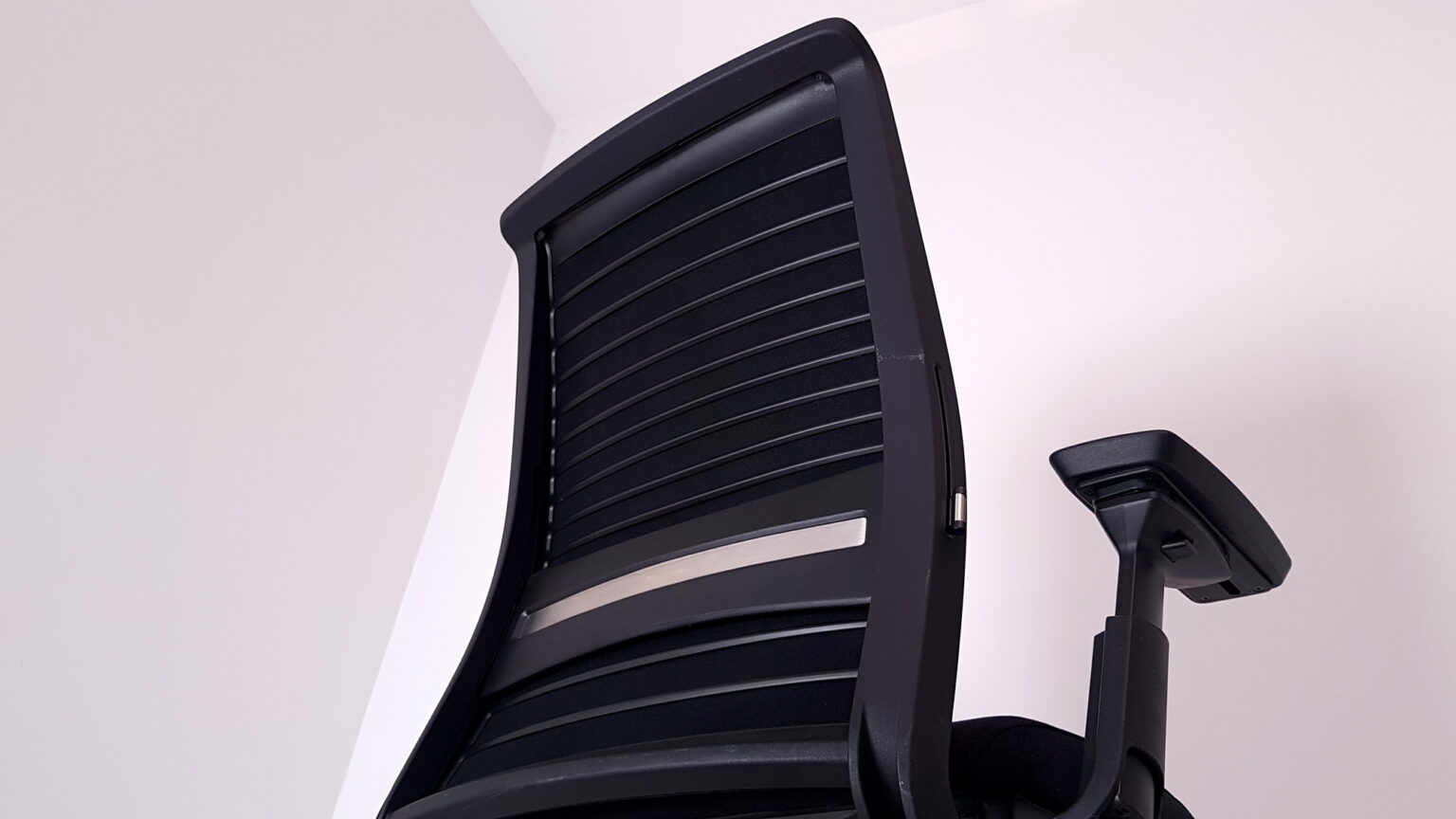 Ikonisch | Cadeira Alta modelo Think – Steelcase