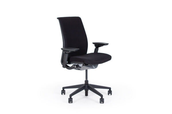 Cadeira Operativa modelo Think V2 – Steelcase | Ikonisch