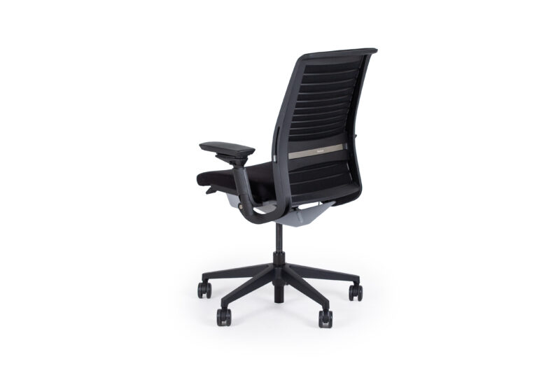 Cadeira Operativa modelo Think V2 – Steelcase | Ikonisch
