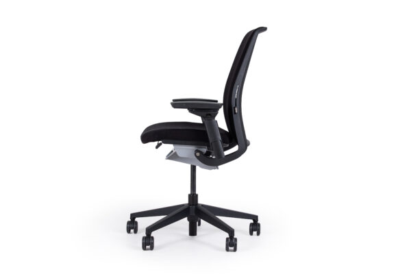 Cadeira Operativa modelo Think V2 – Steelcase | Ikonisch