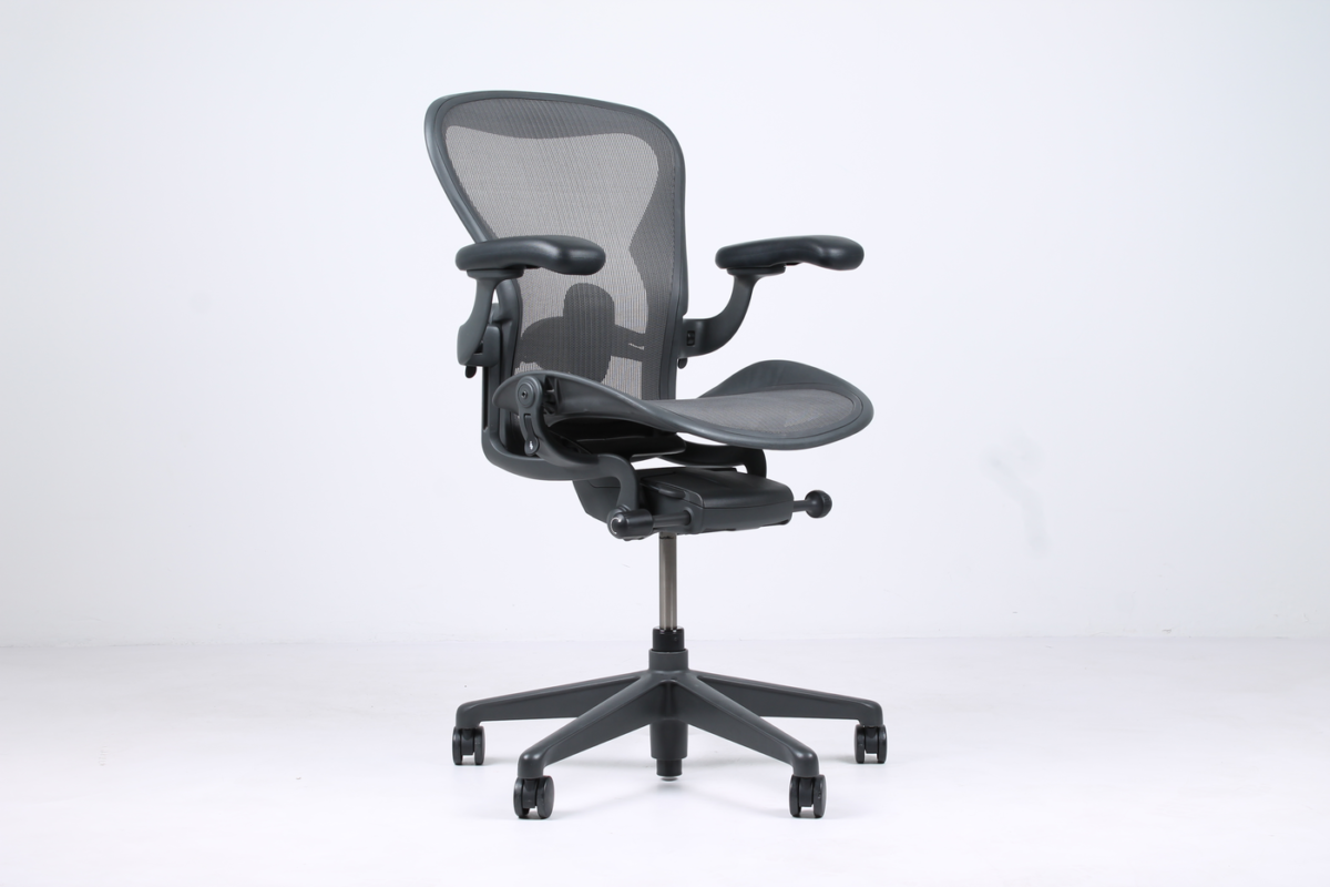 Cadeira Aeron Remastered – Size B – Herman Miller | Ikonisch