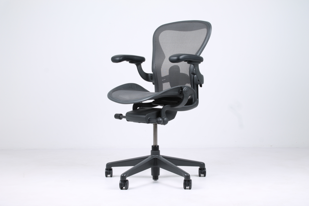 Cadeira Aeron Remastered – Size B – Herman Miller | Ikonisch