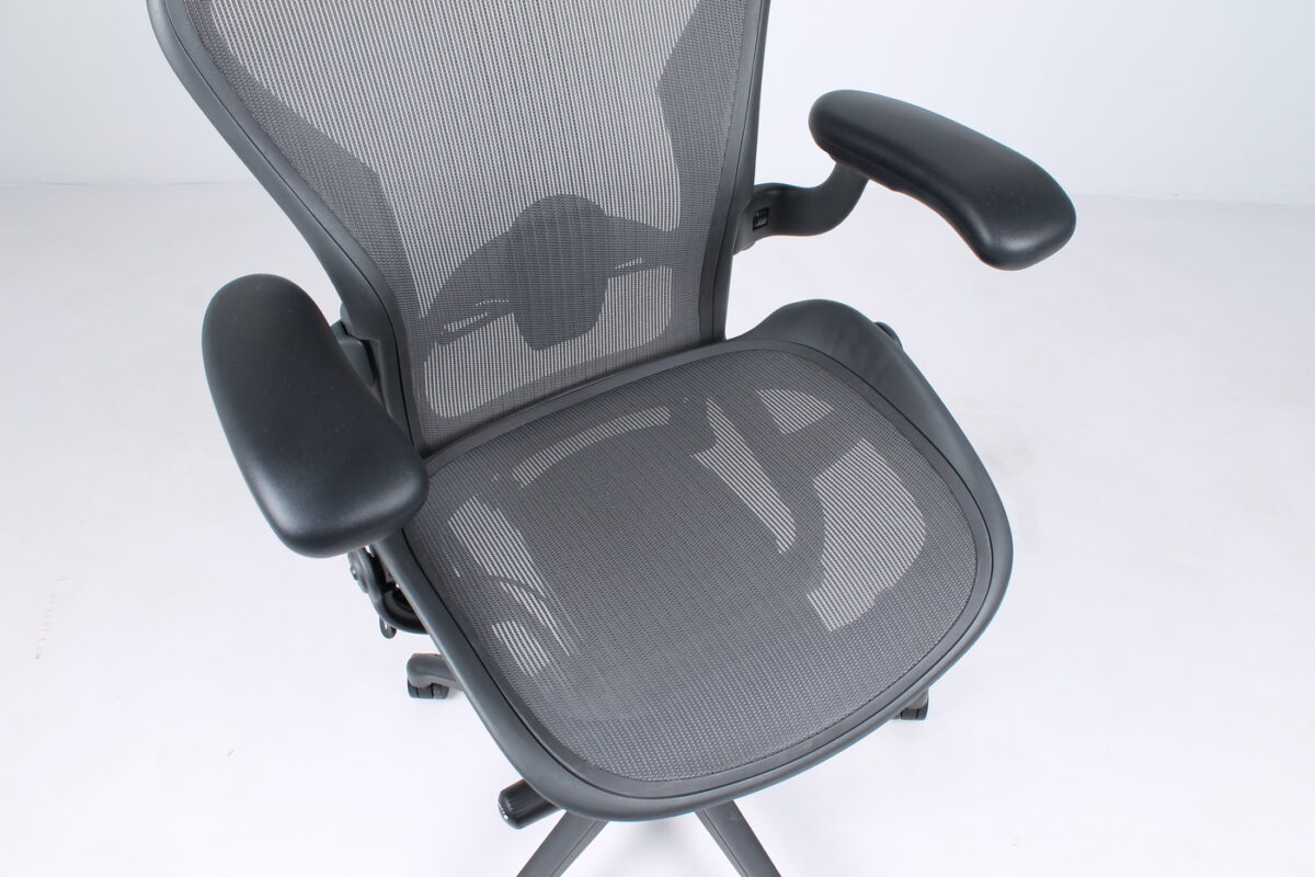 Cadeira Aeron Remastered – Size B – Herman Miller | Ikonisch